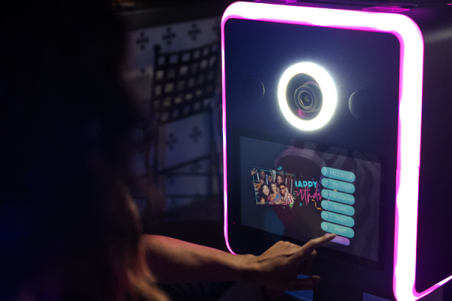 LA Photo Party – Award-Winning Photo Booth Hardware and Accessories