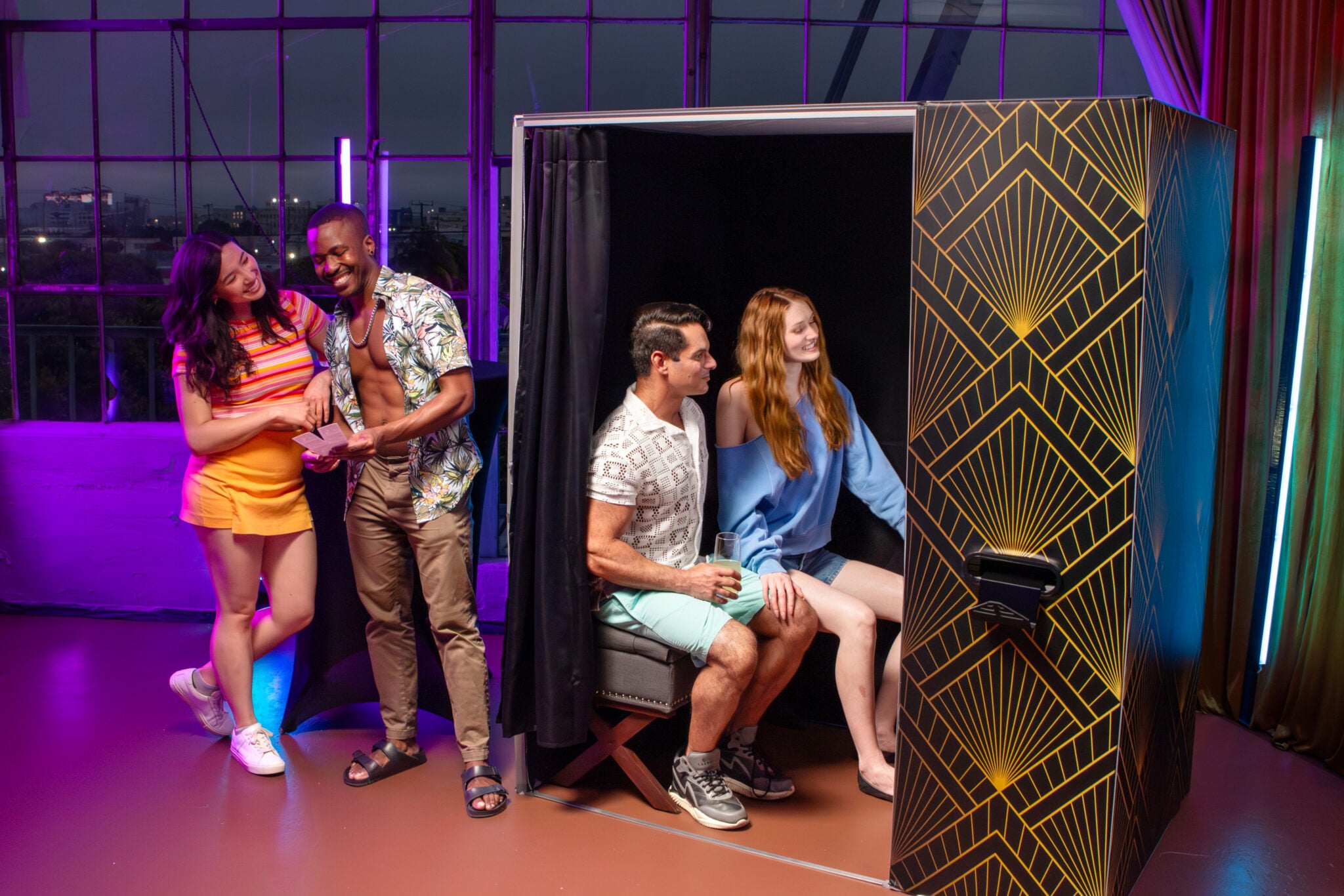 Casa Photo Booth – Portable Enclosed Booth for Weddings & Events
