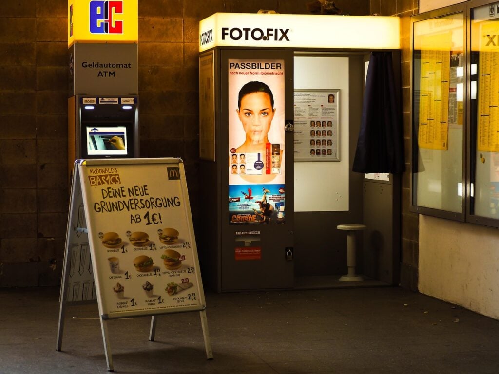 Vintage Photo Booth Overview: History, Tech, and Rentals - LA Photo Party